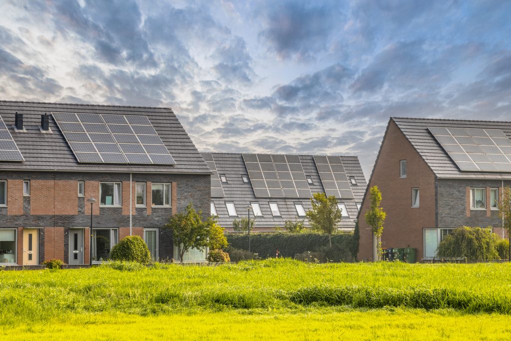 The Rise of Community Solar: Sharing the Benefits of Solar Energy ...