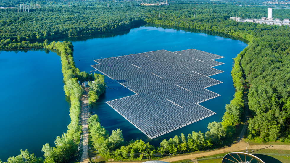 Floating Solar Farms: Harnessing Renewable Energy from Water Surfaces ...